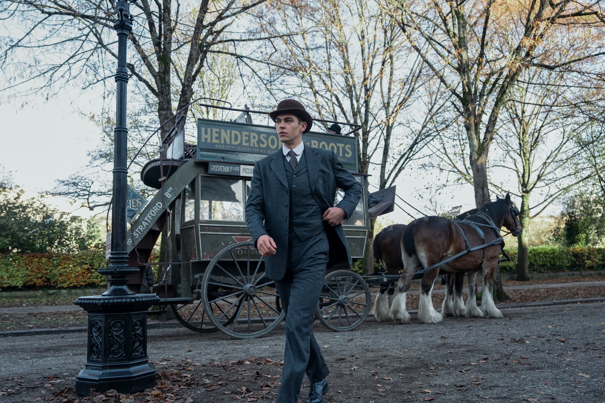 El origen del mito: Guy Ritchie nos trae a un Sherlock Holmes joven y ...